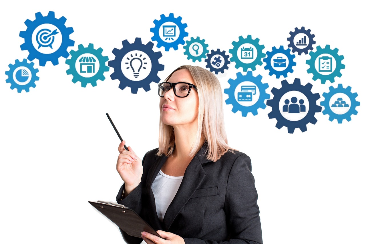 Det geometriske greb: Loftbannere i forskellige former som visuelle ...